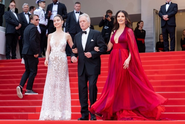 Κάννες Report | Όλα τα μάτια στον Johnny Depp & οι οικογενειακές ...