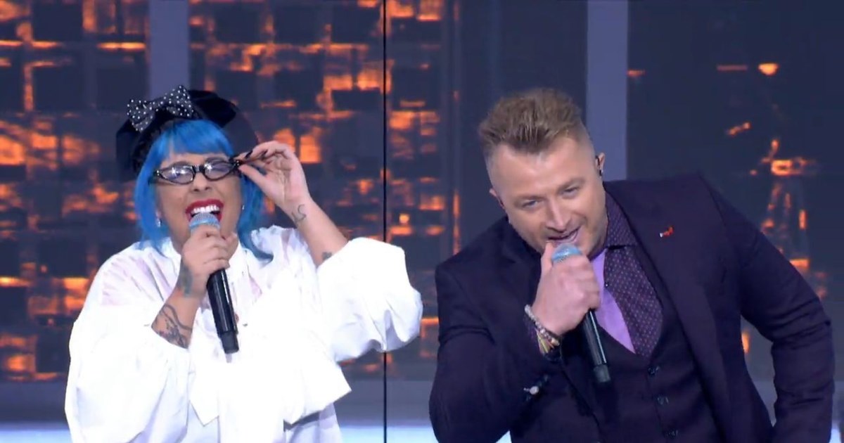 J2US | Η Super Kiki δεν άντεξε κι έβγαλε τις γόβες της on stage | webtv Ειδήσεις | Yupiii.gr