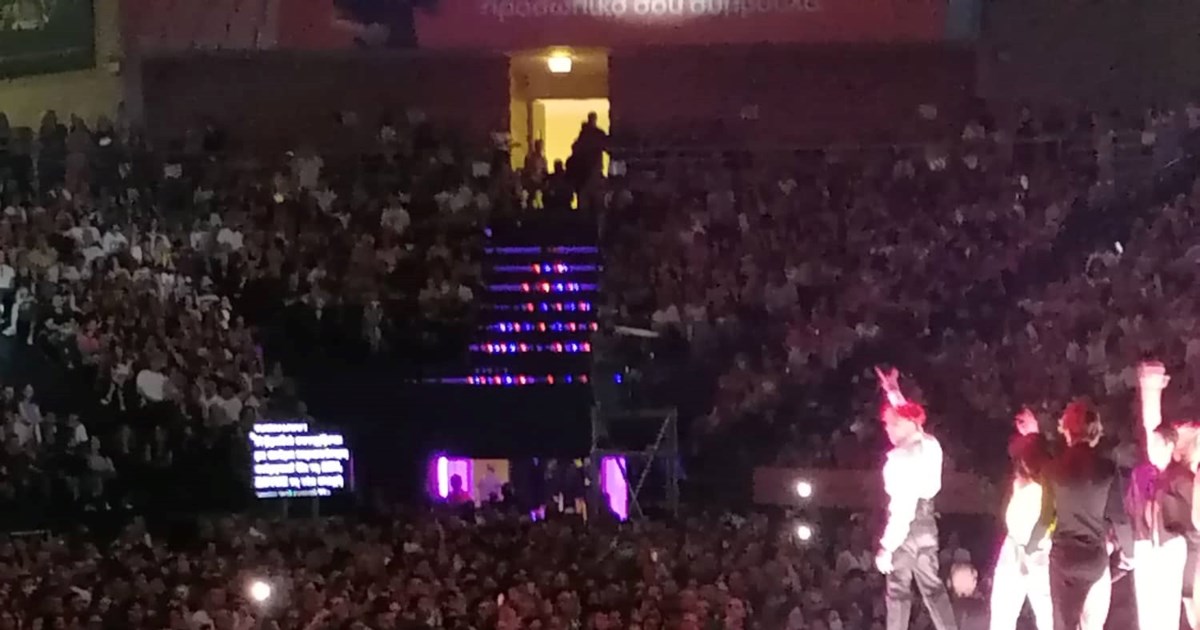 Επεισόδιο μεταξύ SNIK & Light κατά τη διάρκεια των MAD VMA 2022 - Διακόπηκε... | webtv Ειδήσεις ...